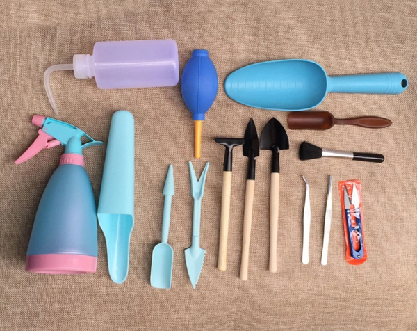 "The Green Thumb" Complete Mini Gardening Tool Set - Apartment Garden ...